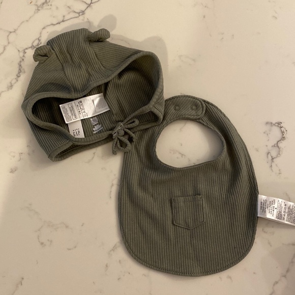 GAP | Matching Sets | Baby Gap Bonnet And Bib Set | Poshmark